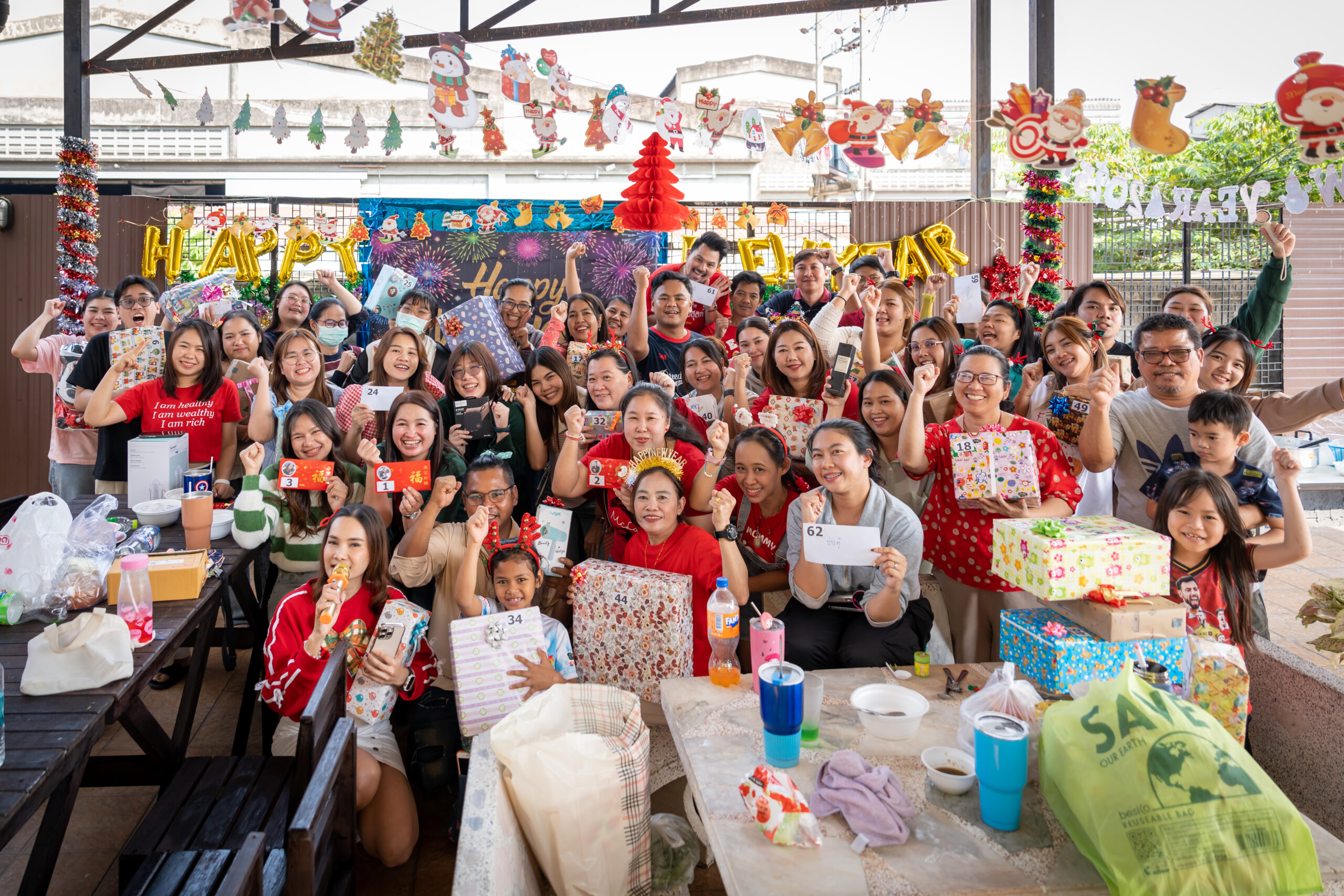 Merry Christmas 2025 กิจกรรมส่งท้ายปี แลกของขวัญของพนักงาน SPMS-EST-CPK-PK - Preeda Group